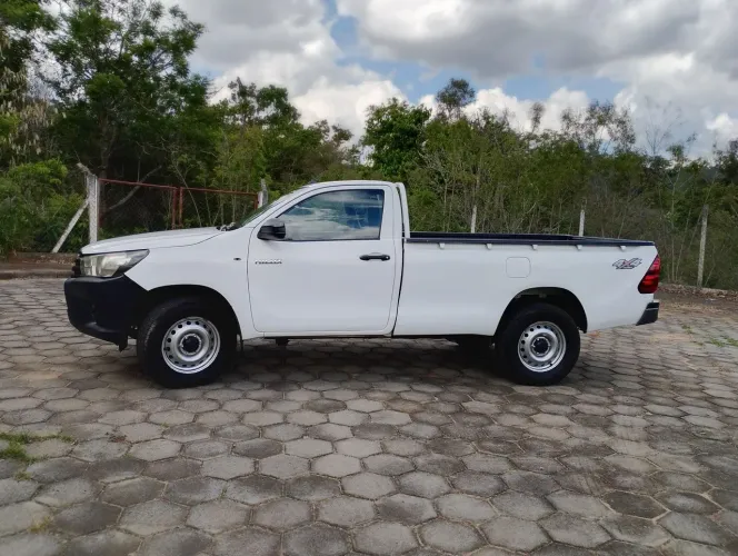 Toyota Hilux CS 4X4 2.8 TDI Diesel Mec. Usados e Novos