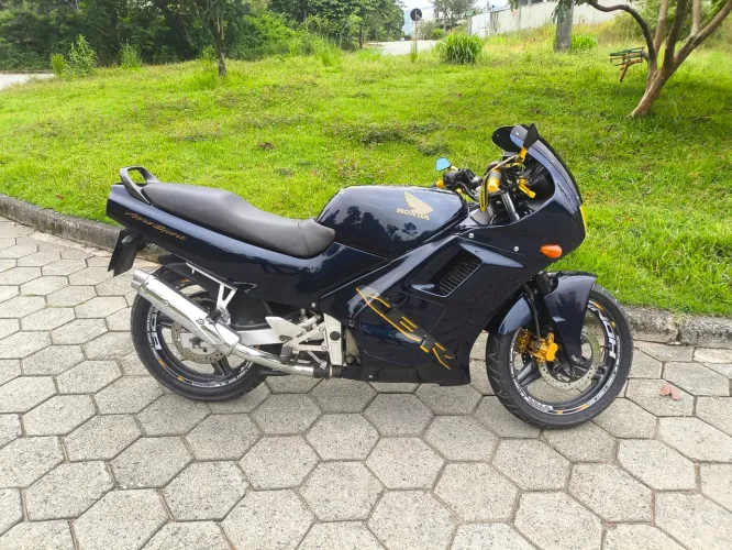 Motos Honda CBR 450 SR no Brasil