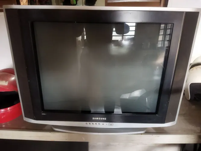 "tv de tubo" - TVs no Brasil