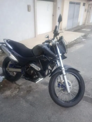Motos Honda NX 400i Falcon no Brasil