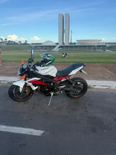 Motos Triumph Street Triple 675r no Brasil