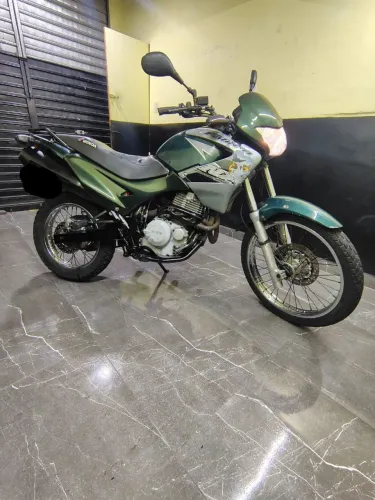 Motos Honda NX 4 Falcon 400 no Brasil