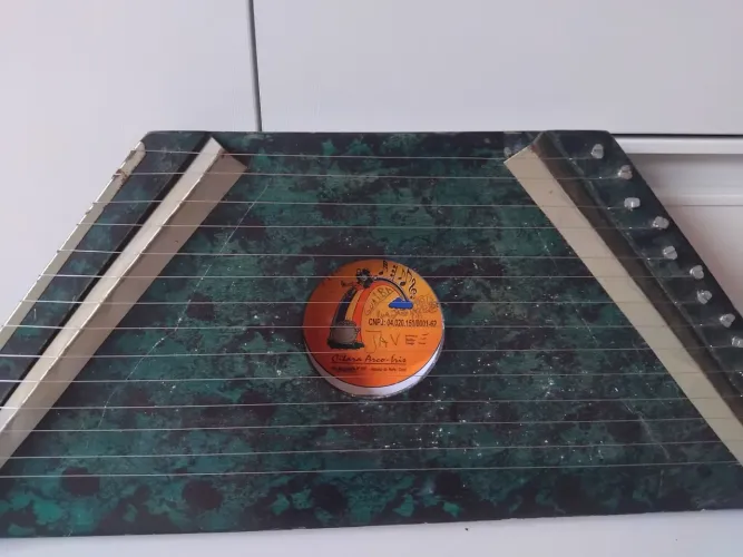 "instrumento musical citara" - Instrumentos musicais no Brasil