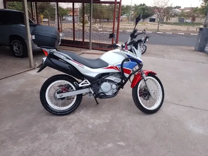 Motos Honda NX 400i Falcon no Brasil