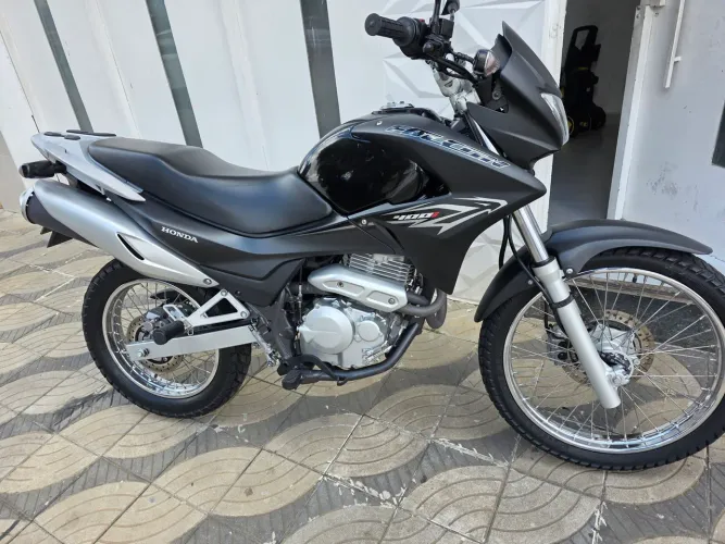 Motos Honda NX 400i Falcon no Brasil