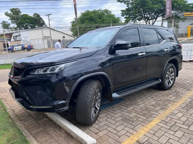 Toyota Hilux SW4 Diamond 2.8 TB 4X4 Die. Aut. Usados e Novos