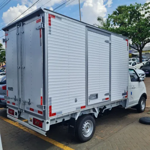 "carros com bau" no Brasil