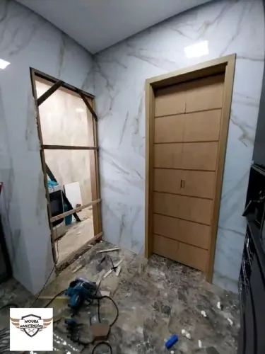 "alisar de porta" no Brasil