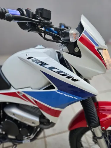 Motos Honda NX 400i Falcon no Brasil