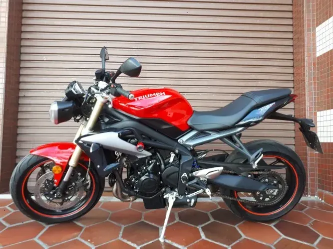 Motos Triumph Street Triple 675 no Brasil