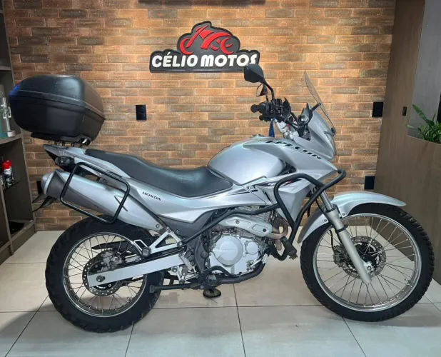 Motos Honda NX 400i Falcon no Brasil